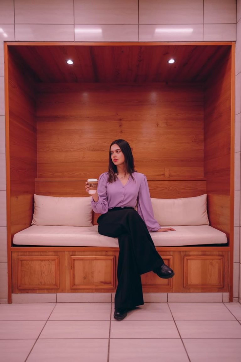 Stay Comfortable Yet Professional With These Casual Office Outfit Ideas